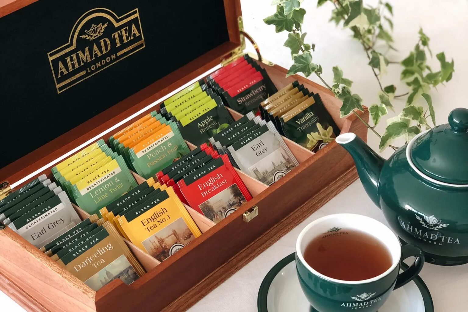 【アーマッドティー（AHMAD TEA）】ホリデーシーズンのティータイムに 心躍るパッケージの紅茶アソートが新発売 - アーマッドティー ...